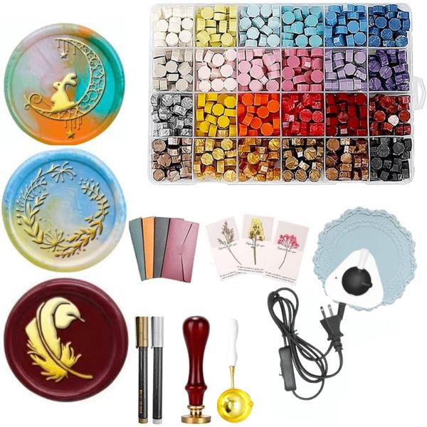 【仕様】カラーバリエーション：24色＋2色（ゴールド＆透明）印面：3種類専用両面シール：10枚【商品内容】電気炉（1点）、ワックス24色（1点）、ワックス透明＆ゴールドミックス（30g）、スタンプハンドル（1点）、スタンプヘッド（3点）、ス...