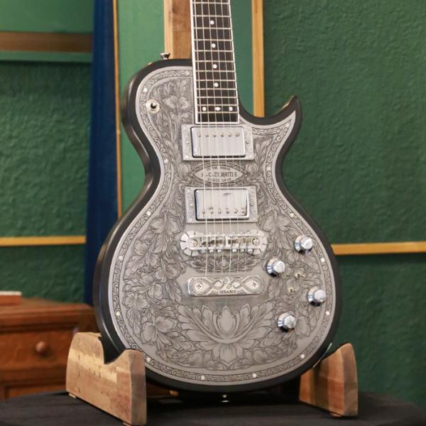 SPEC■Body Top Material: Duralumin■Body Back Material: Select Genuine Mahogany 1 Piece■Neck Material: Select Genuine Maho...