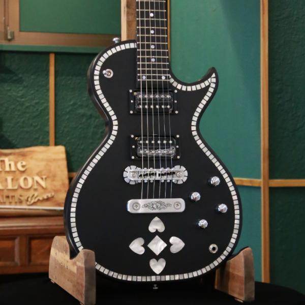 SPEC■Body : African Mahogany■Body Top : Flat Shape■Neck : 1Piece African Mahogany■Neck Finish: lacquer Hair line■Neck Jo...