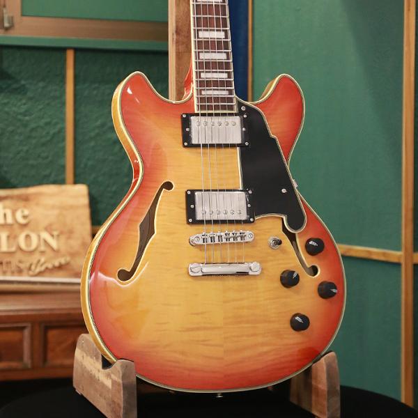 SPEC■Body Material: Laminated Flamed Maple■Body Binding: 5-ply■Body Depth: 1.75"(44.45mm)■Body Width: 14"(355.6mm)■Finge...