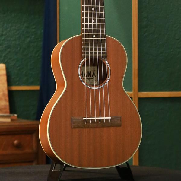 オハナウクレレのTKGL-20はテナーウクレレサイズのギタレレです。ウクレレを始めたいギタリストにおすすめです。 ケース付■Top: Solid Mahogany■Back: Mahogany■Sides: Mahogany■Binding...