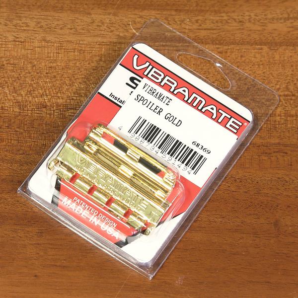 SPEC■スポイラーは、Bigsby Vibrato (ビグスビー・ヴィブラート) テールピース専用のストリング・リテイナーです。※その他のモデルには使用できません。■レフトハンドにも使用できます。■素材は丈夫なハイグレード・ステンレス・ス...