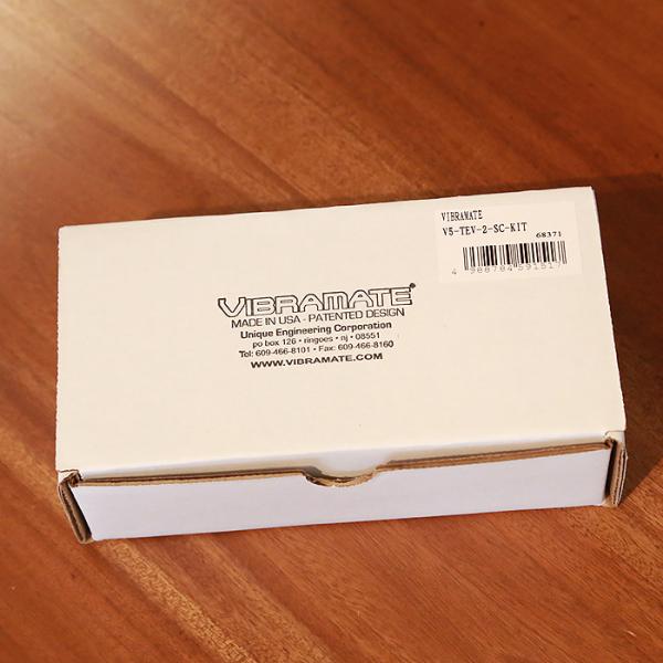 SPECキット内容V5-TEV Stage IIマウント・プレート(ナット4個、ワッシャー 4個)ブリッジ・プレートストラップ・エンドピン・スクリューエンド部用クッション■V5-TEV Stage IIマウント・キットは、ビグスビーのB5ヴ...