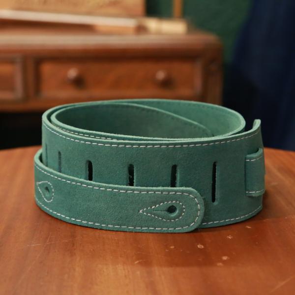 SPEC■長さ: 約1,090〜1,360 (mm)■幅: 約62 (mm)■アジャスター: スロット式(11穴)※この製品は、染色や皮革の使用という特質上、衣服へ色移りする場合があります。