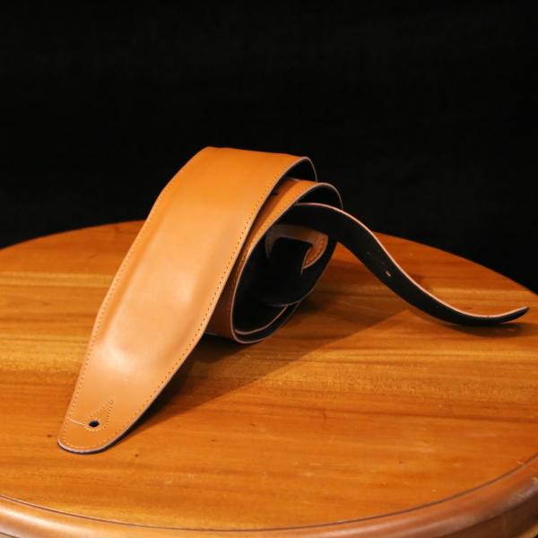 SPEC■長さ: 約1,110〜1,380 (mm)■幅: 約85 (mm)■アジャスター: スロット式(11穴)※この製品は、染色や皮革の使用という特質上、衣服へ色移りする場合があります。