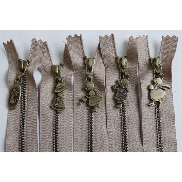 韓国製袋物に最適ですチャームはアソートです。