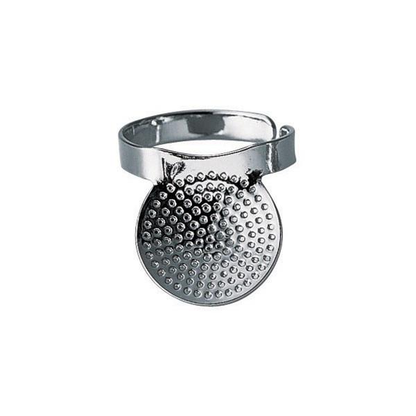 手のひらを使って上手に長針をコントロールできます。針の通りの悪い布も、指ぬきを使うことで、楽に針を通せます。●種類・内容　フリーサイズ　金属製●P.サイズ　55×65×12mm