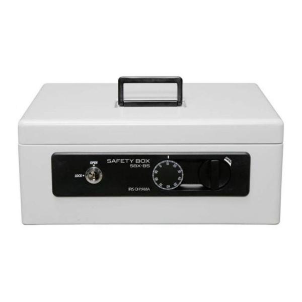 ブランド名アイリスオーヤマ品番SBX-B5商品名手提げ金庫B5主要素材本体：スチール、前面パネル・トレー：ABS（再生材含む）商品サイズ（幅×奥行×高さmm ）315×225×135商品内寸（約）265×185×100mmポイント利用・ex...