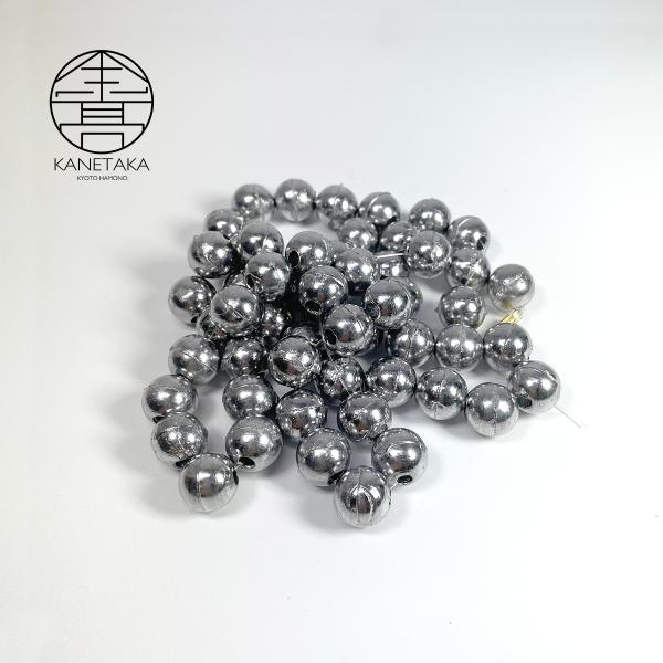 鉛の両サイドには剣山の針に通すための輪が付いており花器を安定させると同時に剣山もおもりの重さで固定されるという役割を果たします。【ご注意】※こちらの商品は実店舗でも販売しており　在庫切れになる場合が御座います。　在庫のない場合には製作に1ヶ...