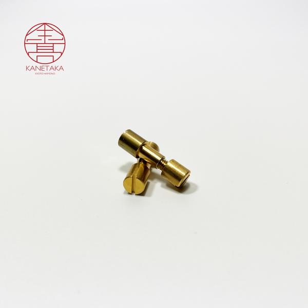 サイズ：6.0×4.5mm真鍮なので加工性も抜群です。 ヒルトと合わせて使えばとても綺麗です。 専用の段付きドリルシュナイダーボルト用6.0×4.5mmを使用してください。 カスタムナイフメーカー、H.J.シュナイダーが考案したファスニング...
