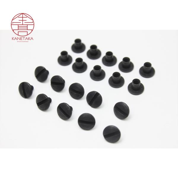 サイズ：φ9×6mm(10組入)カラー：ブラックカイデックスに穴をあけネジで締め込む機構です。シースのイメージが変わります。完成後も着脱可能になるのでメンテナンスもしやすくなります。【ご注意】※こちらの商品は実店舗でも販売しており　在庫切れ...