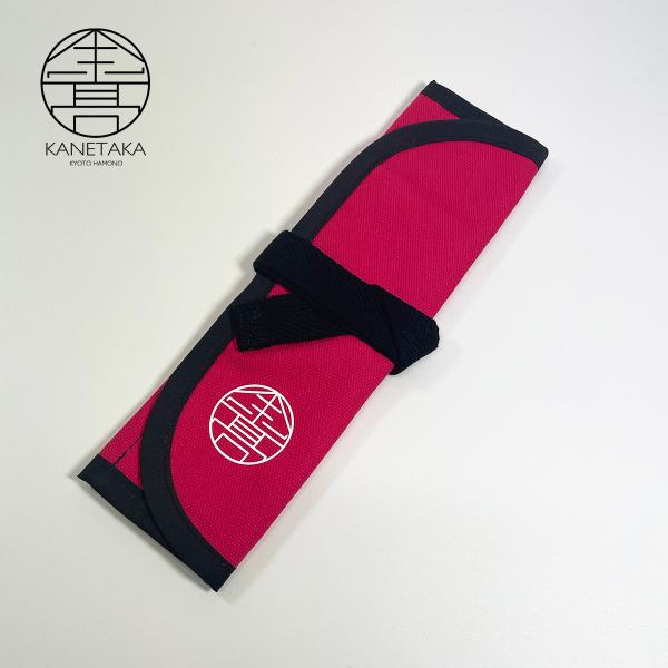 リード削り専用のケースです。丈夫な帆布で制作しており刃を入れる部分に厚紙とゴムが入っておりますので突き破る心配もございません。カラーは3色!　ピンク・デニム・ライトデニム【ご注意】・写真のカラーとは多少の違いがある場合が　ございますのでご了...