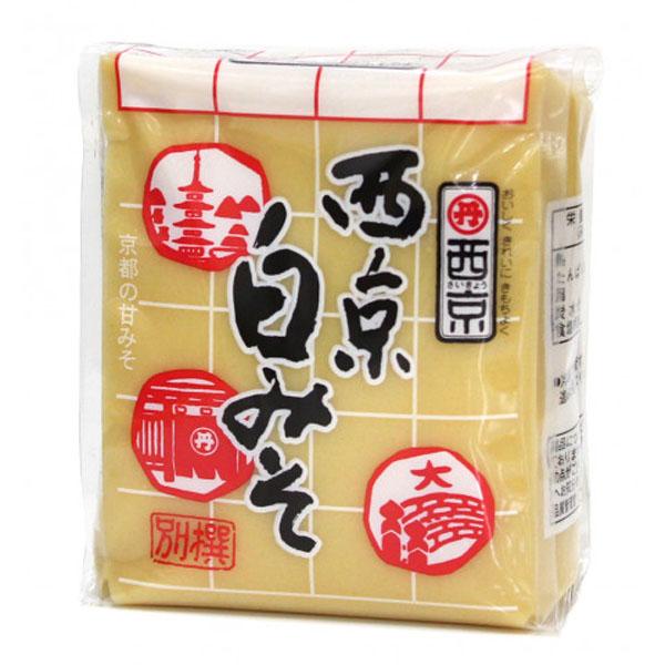 米麹の「まったり」とした甘み、低めの塩分、美しい淡黄色が特徴です。京雑煮はもちろん、いつものお味噌と合せて合せ味噌汁や田楽料理、ぬた和え、味噌漬、カレーやシチューの隠し味など色々なお料理にお使いいただけます。内容量：５００ｇ【冷蔵便】