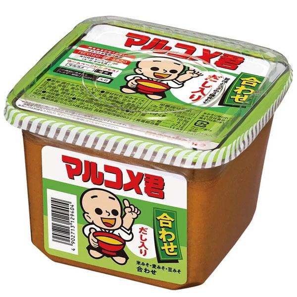 ３種類のみそ（米みそ、麦みそ、豆みそ）の合わせみそ。熟成されたそれぞれのみその持ち味が、広がりのある旨味とコクをつくりだしました。