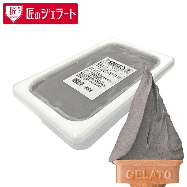 二度練りした、風味豊かな黒ごまを使用。鉄釜焙煎により香ばしさを引き出した黒ごまのジェラートです。（匠のジェラート：原料の産地・品種や製法、製品への配合方法などにこだわった、ロッテの匠が自信を持ってお届けするジェラートラインアップです。）【内...