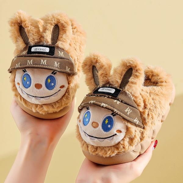 ■商品説明寒い日は足元から暖かく！滑り止めが一面に着いた、ベビーキッズ用ルームシューズ、スリッパです。お家時間にぴったり！寒い時期のおともに！欠かせないあったかさ、しっかり保温してくれる足が痛くなりにくいのでオフィスにもおすすめです■素材ポ...