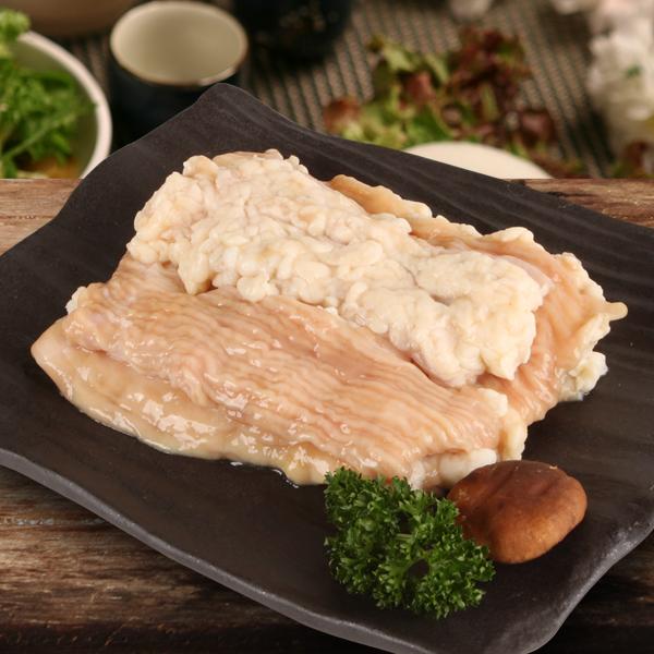 名称牛シマ腸内容量約1kg賞味期限別途記載保存方法要冷凍（-18℃以下で保存してください）原産国名アメリカ：産地は仕入れ状況により異なる場合があります。特徴牛の大腸です。カットして開いた状態になっています。大腸はテッチャンとも呼ばれ、あっさ...