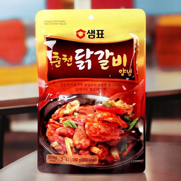 名称ダッカルビソース原材料名精製水、セムピョプレミアムコチュジャン[水あめ、小麦(米国産、オーストラリア産)、唐辛子のタレ(中国産)、小麦米、アルファ小麦米粉]、玉ねぎ(国産)、混合タレ(中国産/唐辛子粉、精製塩、ニンニク、玉ねぎ)砂糖、に...