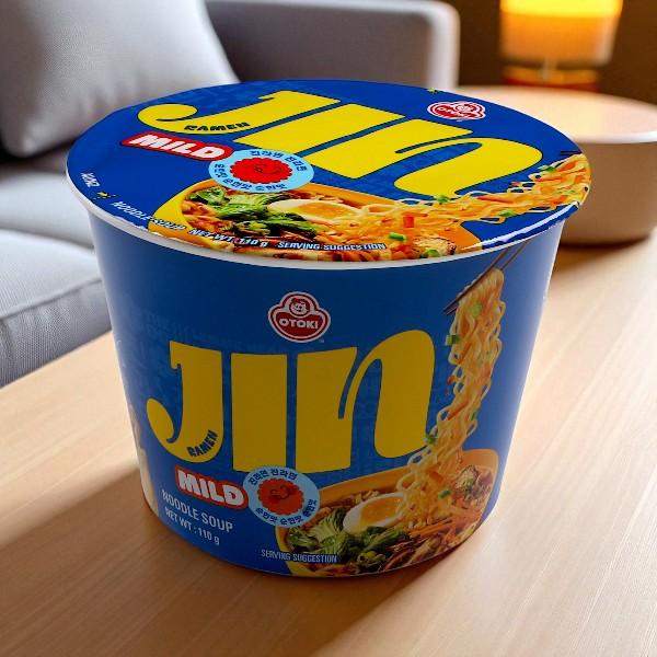 名称 [オトゥギ]ジンラーメン（小辛）カップ麺原材料名 油揚げめん（小麦粉、植物油脂、小麦グルテン、食塩、にんにく・野菜エキス）、粉末スープ（砂糖、香辛料、しょうゆ、しょうゆ・唐辛子シーズニング、ぶどう糖、唐辛子シーズニング、にんにく・野菜...