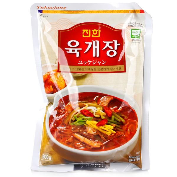 名称眞漢ユッケジャン原材料名精製水、牛肉(オーストラリア産)、里芋茎(ミャンマー産)、さつま芋茎、もやし、大豆油、複合調味料、香辛料、おろしにんにく、精製塩、唐辛子粉、ラー油、牛骨エキス、牛肉エキス、脱脂粉乳、ごま油、おろし生姜、黒胡椒内容...