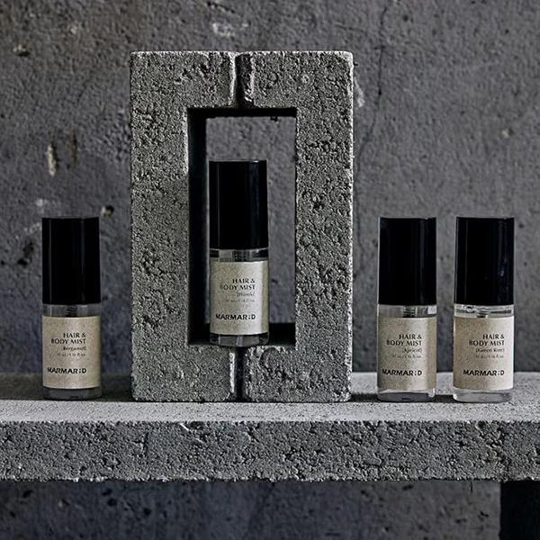 名称 [マルマルディ] ヘア＆ボディミスト内容量 35ml原産国名 韓国特徴 髪にもボディにも使える2WAYタイプのフレグランスミストです。軽いつけ心地でベタつかず、いつでもどこでも気軽にリフレッシュ。使用方法 適量を髪またはお肌から15c...