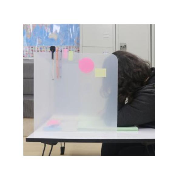 感染が直ぐ、終わるには見えません。軽く個人のプライバシー保護、集中したい時、感染予防の仕切り、事務室の机の上の仕切り、感染の時が終わっても仕切りとして、継続使用可能<br>飛沫感染防止対策 新型コロナウイルス感染防止対策用 卓上...