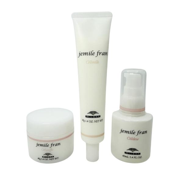 オイルスフレ軽やかでふわっとした質感のスフレクリームを用いたオイルケアスタイリング製品です。さりげないうるおいを髪に与えながら、自然で軽やかな動きを演出します。そのテクスチャーは、髪に重さを感じさせず、活動的な一日中もスタイルを保持するのに...