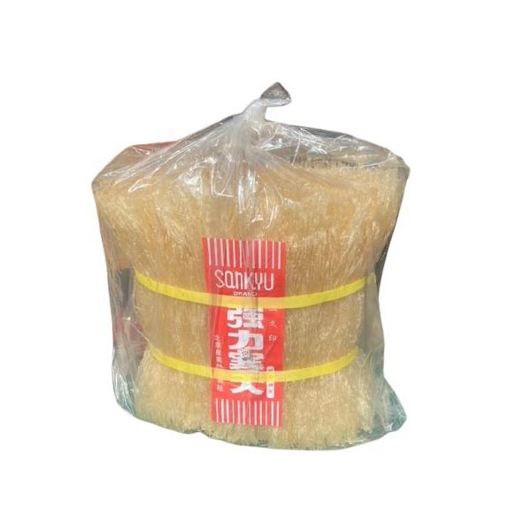 ●羊羹などの和菓子作りに使用されることが多い寒天です。水洗いの後、適当な大きさに切り30分程度水に浸し細寒天をもどします。お好みの固さにもどしたら和え物やサラダ、お吸い物などにしてもお召し上がりいただけます。〈細寒天を煮溶かす場合の目安〉細...