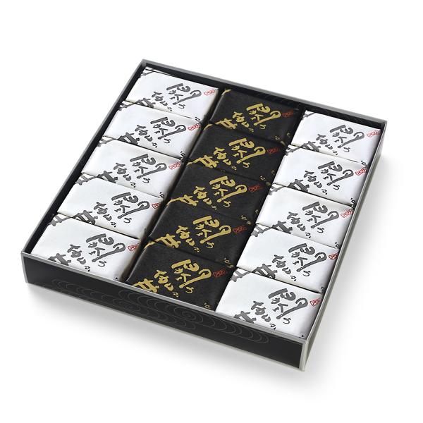 【閼伽井（黒蜜きなこ）】コシのあるしっかりとした羽二重餅に滋賀県産の大豆を使用したきな粉をまぶします。黒蜜をかけてどうぞ。【閼伽井（黒胡麻）】香ばしく風味豊かに焙煎した黒すりごまを羽二重餅にまぶしました。沖縄県産黒砂糖を使用した黒蜜をかけて...