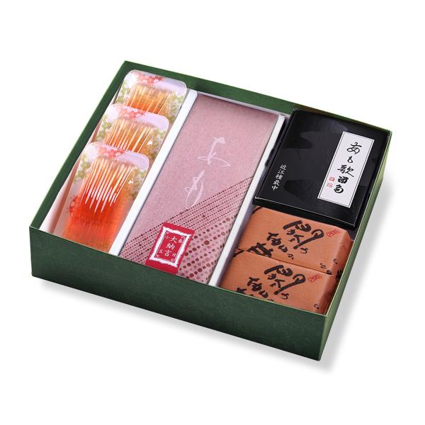 とろけるようなやわらかな羽二重餅と、やさしくほどける小豆を合わせた代表銘菓〈あも〉。定番の人気銘菓だけを詰め合わせた、叶 匠壽庵おすすめのギフトです。※予告なくパッケージの仕様変更をさせていただく場合がございます。・賞味期限【あも】〈〜10...