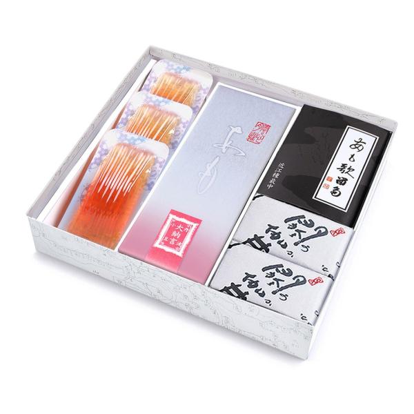 やわらかな羽二重餅と、やさしくほどける小豆を合わせた代表銘菓〈あも〉。定番の人気銘菓だけを詰め合わせた、叶 匠壽庵おすすめのギフトです。※予告なくパッケージの仕様変更をさせていただく場合がございます。・賞味期限【あも】〈〜10月初旬〉製造日...