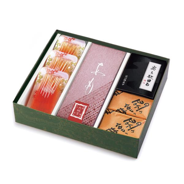 吟味した素材と菓匠の技が生きる叶匠寿庵の菓子を詰合せました。※予告なくパッケージの仕様変更をさせていただく場合がございます。■内容標野　3個あも　1本あも歌留多　1箱閼伽井（黒蜜きなこ）　2個■賞味期限標野：製造日より40日あも：〈4月中旬...