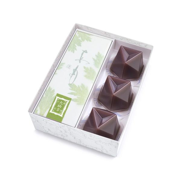 【あも（蓬）】滋賀県伊吹山で摘み取った蓬を使用した＜あも（蓬）＞。一枚一枚、手作業で丁寧に摘み取り、羽二重餅に練り込みました。【水羊羹】手間を惜しまず、小豆の味を大切に濃厚なこし餡に仕上げました。合わせる天然糸寒天は、厳選された天草を使用。...