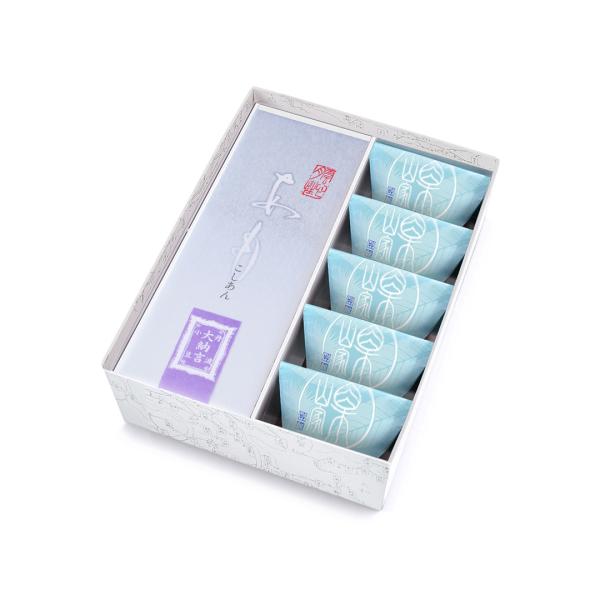 【あも（こしあん）】50年で培った丹波大納言小豆へのこだわりの業をこしあんに。素材の風味、小豆と餅のバランスなど「あも」の持つ良さに加えて、銅釜で丁寧に炊きあげたこしあんの持つなめらかな口あたりを吟味して仕上げました。【栗山家】小豆の煮汁を...