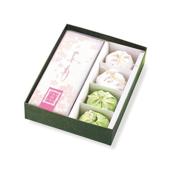 【あも（桜）】塩漬けした桜葉を刻み、羽二重餅に練り込みました。上品な香りがする、春のあもです。【一壺天（いっこてん）】ほっくり炊き上げた栗を丸ごと一粒、極上の大納言小豆の餡で包みました。【野づつみ】大納言小豆で、コシのある蓬の羽二重餅を包ん...