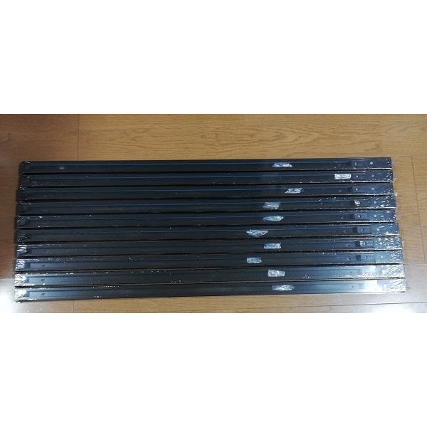 照明ダクトレール【仕様】セット内容・1本98cm×10本セット 合計約980cm・フィードインキャップX10　エンドキャップX10付き・Ｉ型延長金具×5個 ・ 取付ネジ２0本・材質:アルミ製・カラー:黒（ブラック）・重さ：306gＩ型延長金...