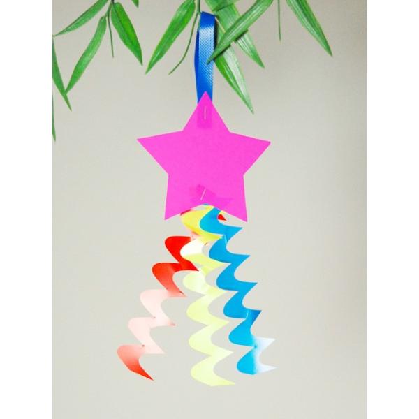 【サイズ：約10cmx25cm】 【素材：ビニール製】■ 七夕の小さめな飾りです。ポリ七夕笹と組み合わせれば少々雨で濡れてもOK！手軽に七夕飾りが出来ます。■ご注意：予告なく「色」や「色の組み合わせ」が変わります。ご了承下さい。 （強風には...