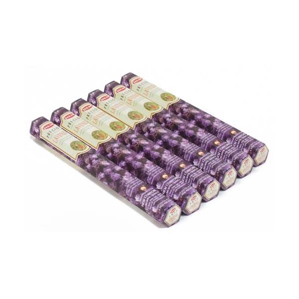 フローラルですっきりしたラベンダーの香りのお香です。一日の終わりのリラックスタイムにぴったり。HEM（ヘム）はインドのムンバイに本社を構える、日本でもシェアＮｏ.1を誇るお香のトップブランドです。※送料無料商品以外の他の商品と一緒にご注文頂...