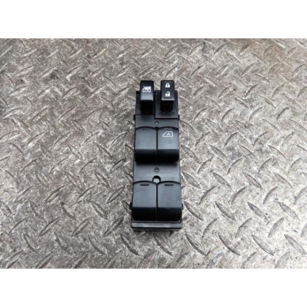 **** 商品説明を必ずご確認ください ****部品管理番号：251212000161900メーカー純正品番：25401-3VA0D部品名：パワーウインドウスイッチ部品メーカー品番：PA6-GF30部品区分：リサイクル品車名：ノート車両タイ...