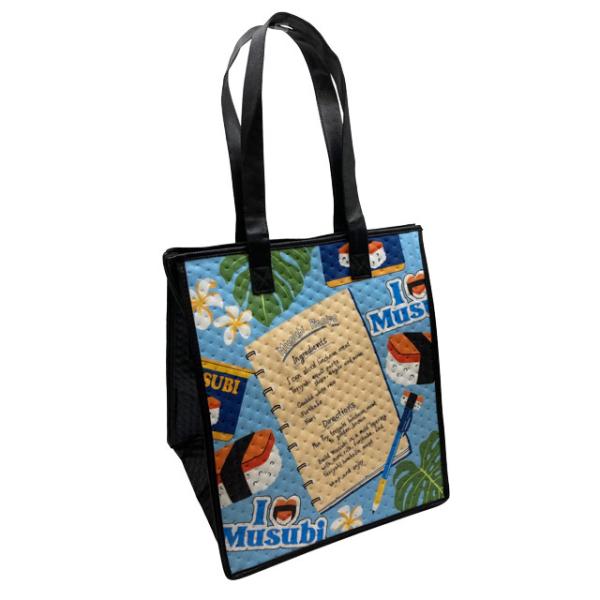 素材 ■耐久性のある100%ポリプロピレン製アルミニウムと融合した綿の断熱材入り中に断熱シートが張ってありますので冷たい飲み物や温かい食品もOK！！  サイズ ■約高さ×35ｃｍ/横幅×30ｃｍ/マチ×26ｃｍ■上部にファスナーが付いていま...