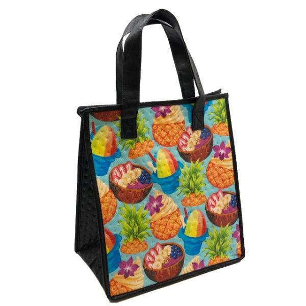 素材 ■耐久性のある100%ポリプロピレン製アルミニウムと融合した綿の断熱材入り中に断熱シートが張ってありますので冷たい飲み物や温かい食品もOK！！  サイズ ■高さ×28ｃｍ/横幅×26ｃｍ/マチ×16ｃｍ■上部にファスナーが付いています...