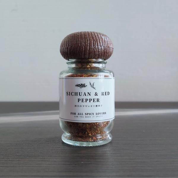 四川ホアジャオと唐辛子 [15g] 無添加 無塩 スパイスイタリアンに使われるペペロンチーノピッコロと中国花椒の青と赤を使用した、控えめな辛さの中にも唐辛子の香りがしっかりと楽しめるタイプの特製スパイスです。無塩、添加物不使用、保存料不使用...