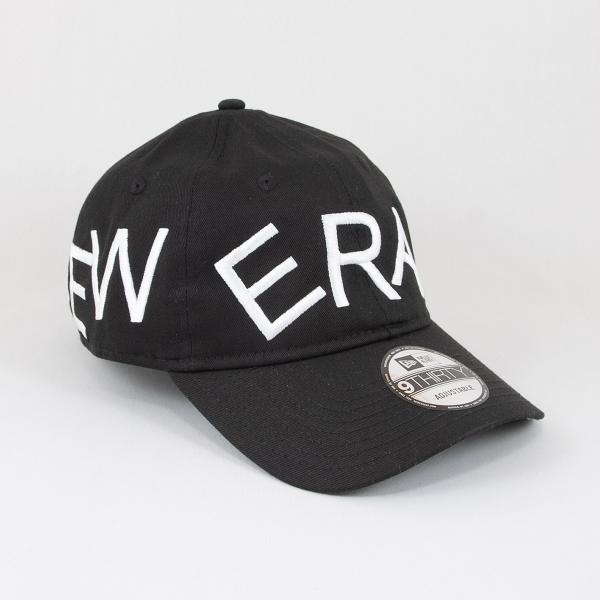 ブランドロゴを４枚のパネルにわたって大きくでこぼこに並べてポップな感じを演出しました。シルエットは柔らかな被り心地が特徴の9THIRTYです。バイザー（つば）はあらかじめ着用しやすい状態にカーブしています。リアのイージースナップ付きのストラ...