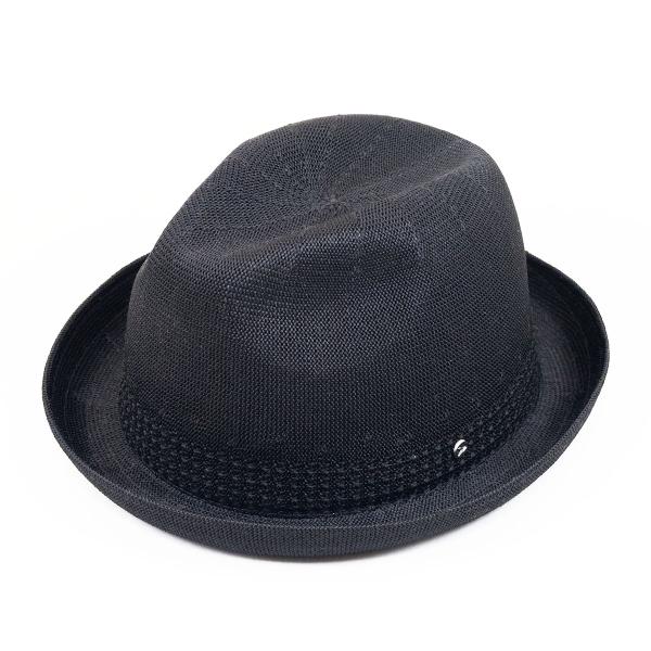 柔らかなニット素材で仕立てた、春夏仕様の上品な中折れハットです。9ゲージのニット生地を採用し、軽やかでやさしい被り心地を実現します。フラッグロゴはミニメタルパーツで表現し、さりげなく高級感を演出しています。ポリエステル素材により、通気性と快...