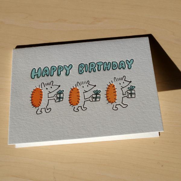 佐藤ジュンコさんが描くやさしいイラストはほのぼのとした気持ちになります100％コットンのふんわりした用紙に活版印刷してありますので手触りが違いますカードの内側には印刷はなく無地ですサイズ101mm×140mm（折ったサイズ）定形郵便ＯＫカー...