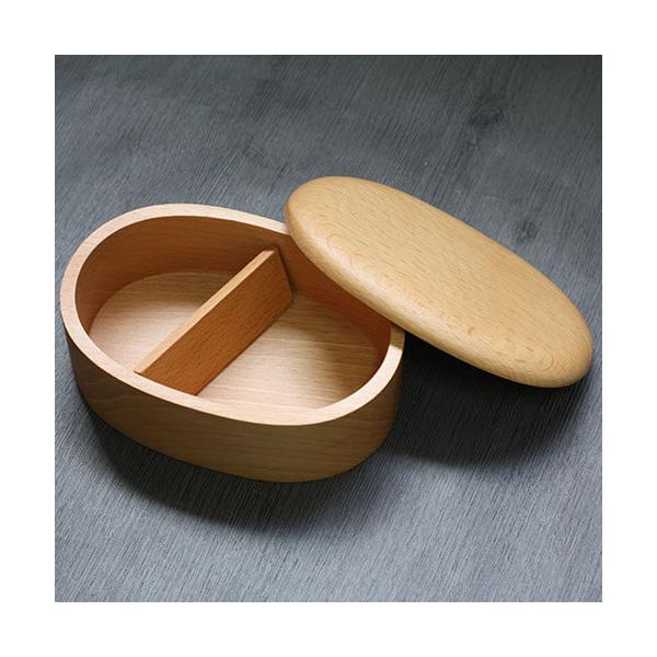 ブナ材をくりぬいて作成したお弁当箱です。製造の大部分は手加工のため個体差はありますが、手作りならではのあたたかさを感じます。天然素材の風合いをお楽しみください※傷、塗りムラ等の訳ありとなります。サイズ(約):14×9.5×5.5cm 350...