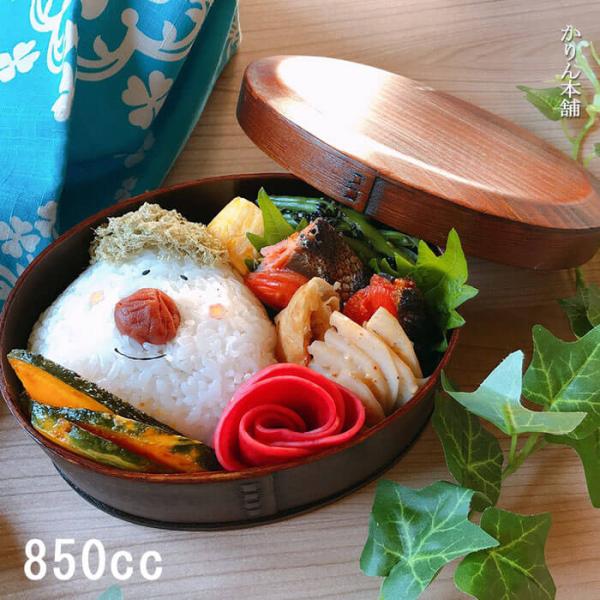 曲げわっぱは呼吸するお弁当箱 お弁当の余分な水分を逃し、必要な水分を保つので ご飯がふっくらもちもちをキープします １．梅雨・夏はおかずが傷みにくい ２．冬はご飯が固くなりにくい 高級感が漂い、杉の香りの良さや食べ物をより一層 美味しくさせ...