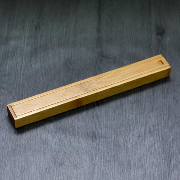 竹でできたスライド式の箸箱 毎日のお弁当のおともにどうぞ※箸は付属しておりませんサイズ(約):25.0×3.3cm（内寸：約24.0×1.8×1.0cm）※23.5cmまでのお箸が入ります。材質：木製 ウレタン塗装【外国製】【食洗機不可・電...