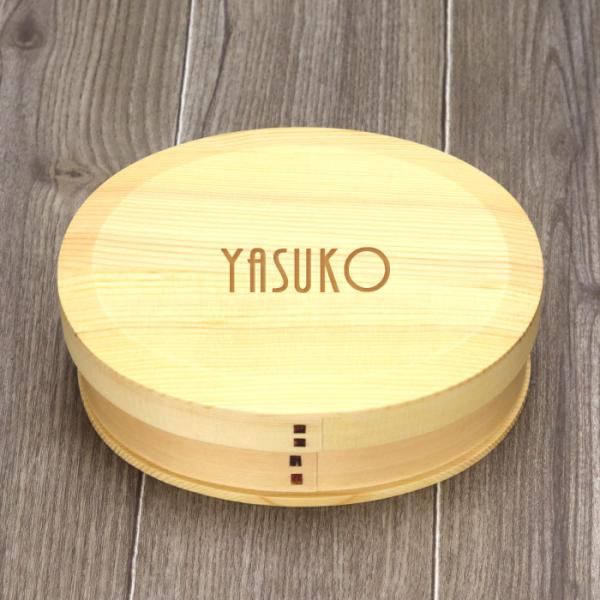 名入れで世界に一つのMyお弁当箱に！ちょいでかサイズなので、男女どちらでも使えます！曲げわっぱは呼吸するお弁当箱 お弁当の余分な水分を逃し、必要な水分を保つので ご飯がふっくらもちもちをキープします １．梅雨・夏はおかずが傷みにくい ２．冬...