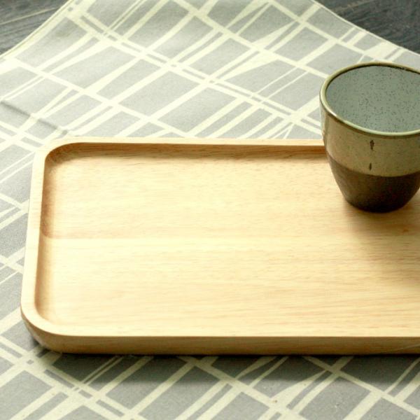 小ぶりサイズの木のお盆で朝ごはんもおしゃれに！おやつタイムにもピッタリ ナチュラルな木製トレイでおうちカフェサイズ(約):30×20×2cm材質：木製 ウレタン塗装※当店の商品は、実物と写真で質感が異なる場合がございます。同じ商品でも木目（...